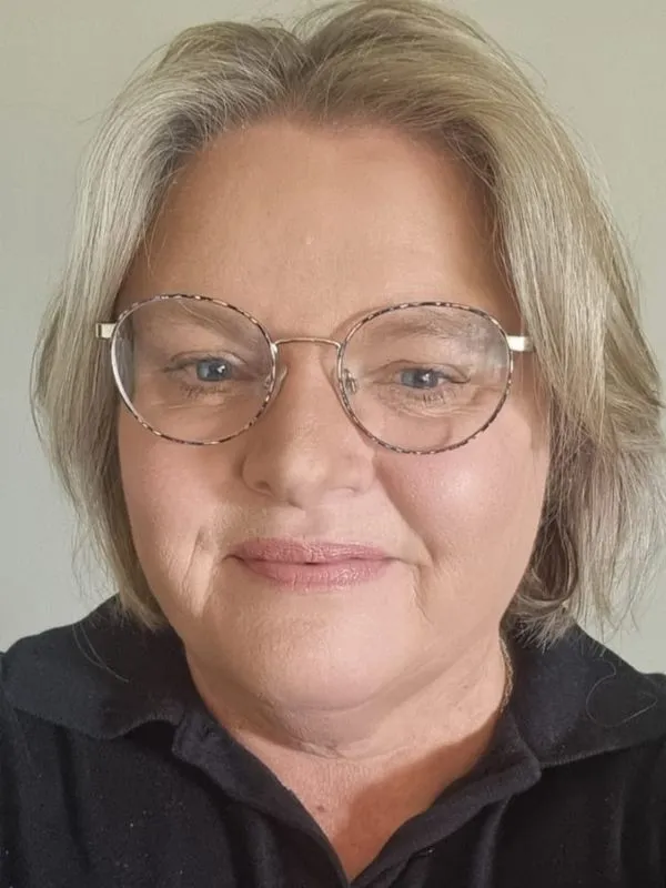 Selina Hendry Psychic - The Light Workers Way